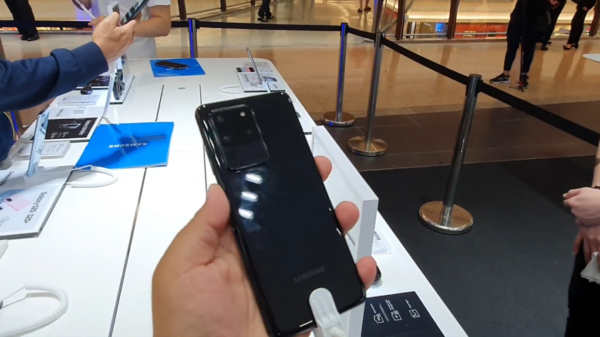 Samsung Galaxy S20 Ultra (Cosmic Black) Hands-On - techENT