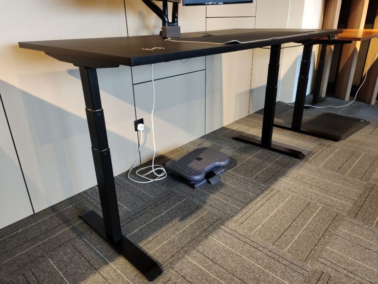 EVIS Smart Desk In-Depth Review: My Back is Happy | techENT
