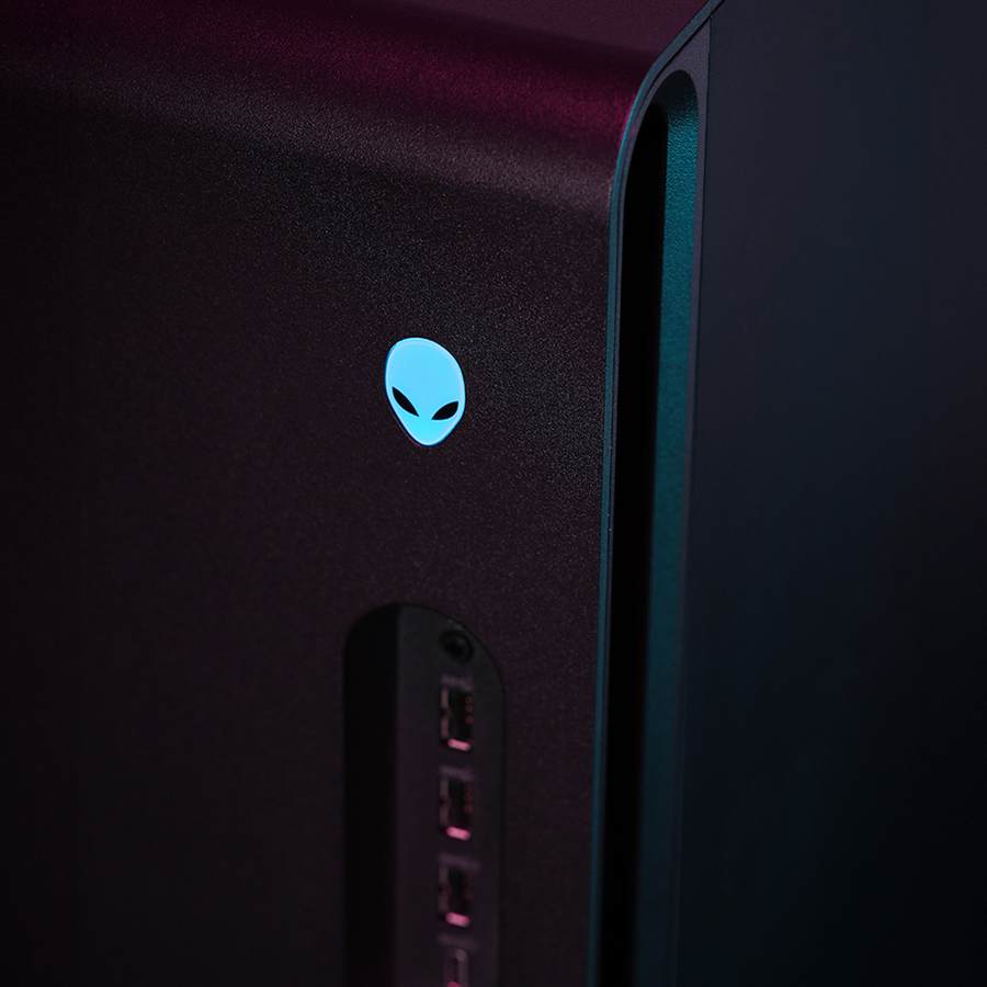 The Alienware Aurora Gets A Makeover - Inside and Out! | techENT